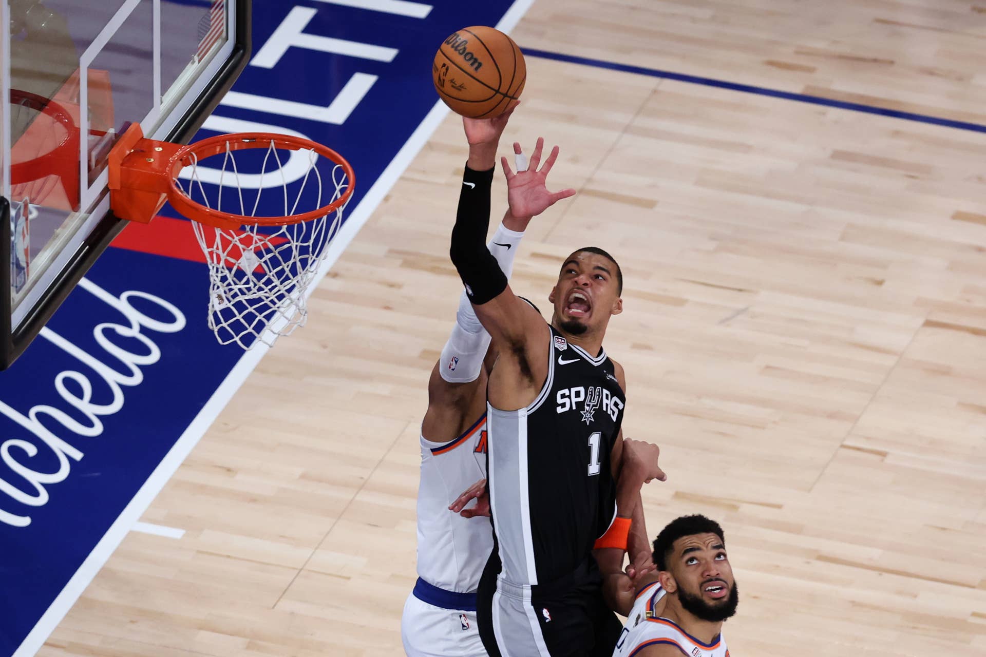 Spurs Masterclass Schools Knicks in Game 3 - Lindy's Sports