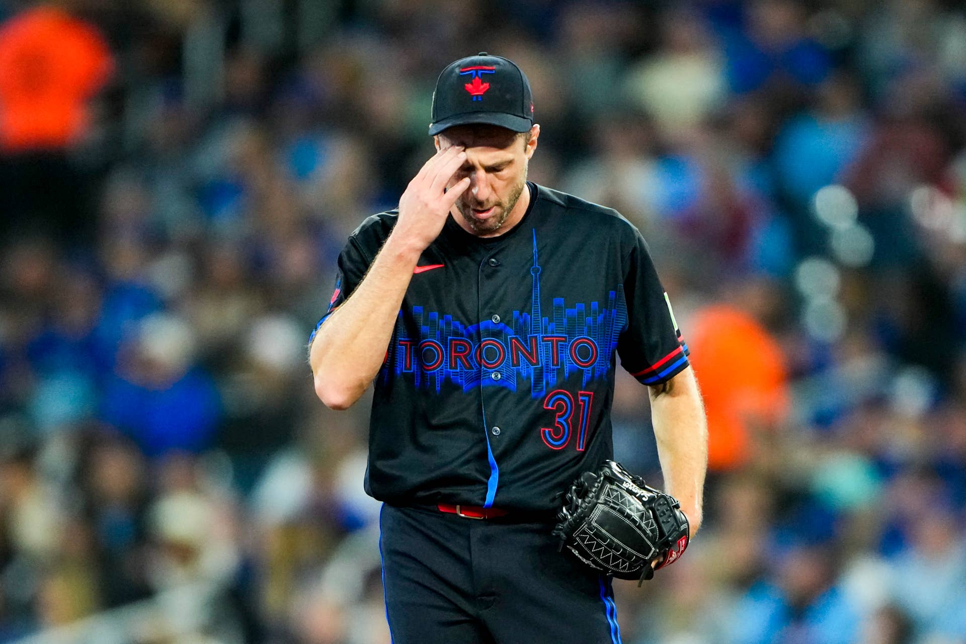Blue Jays Facing Difficult Decision On Future Hall Of Famer - Lindy's ...