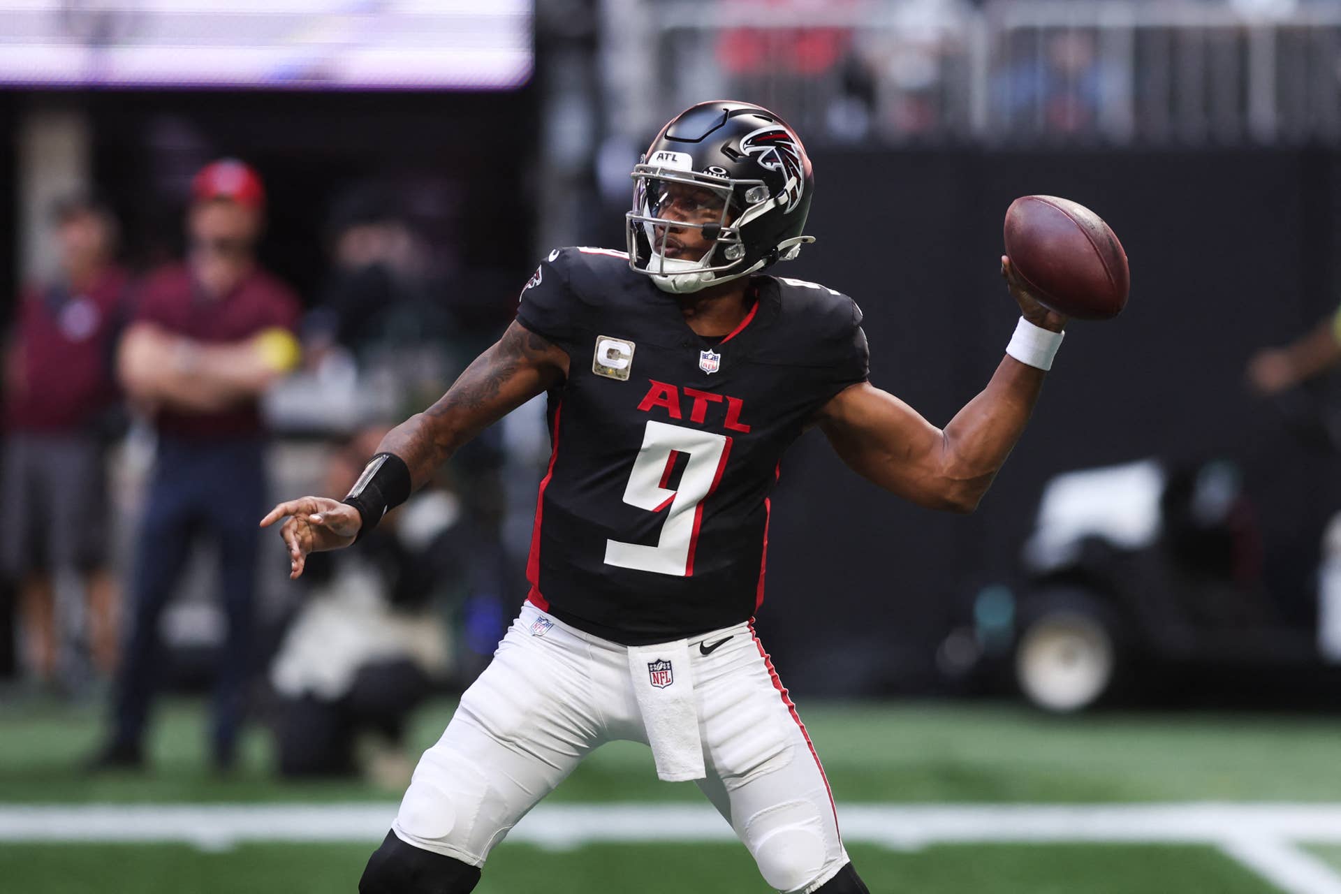 Falcons Quarterback Battle Gets Interesting Wrinkle Ahead Of Minicamp ...
