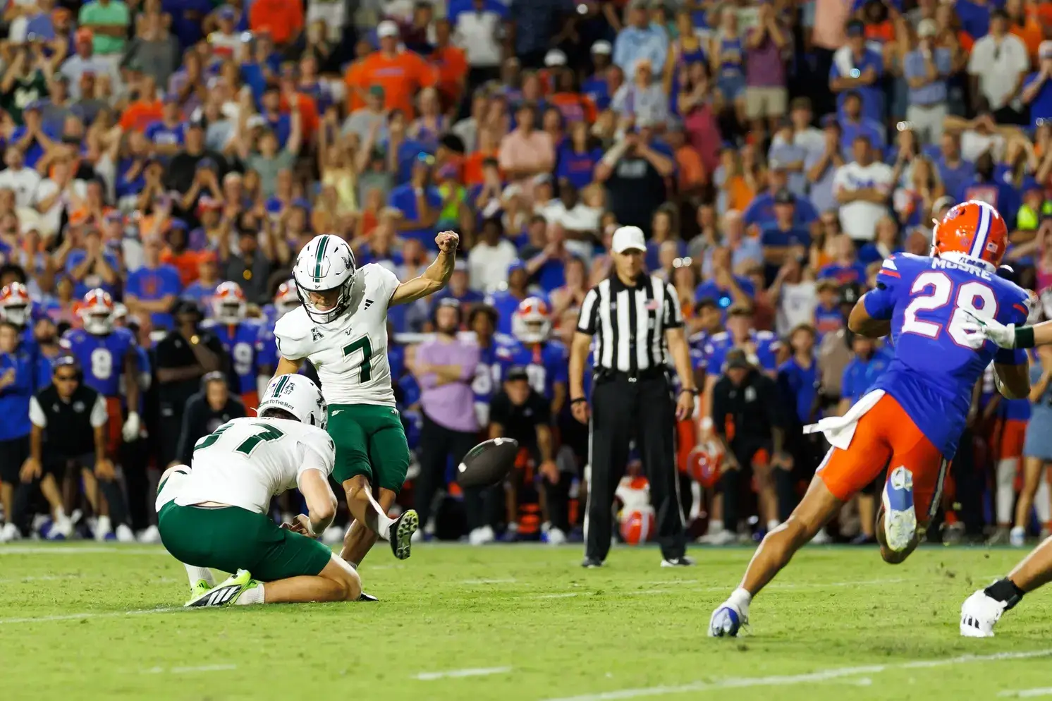 Bulls Shock Gators on Gramatica’s Walk-Off Field Goal - Lindys Sports