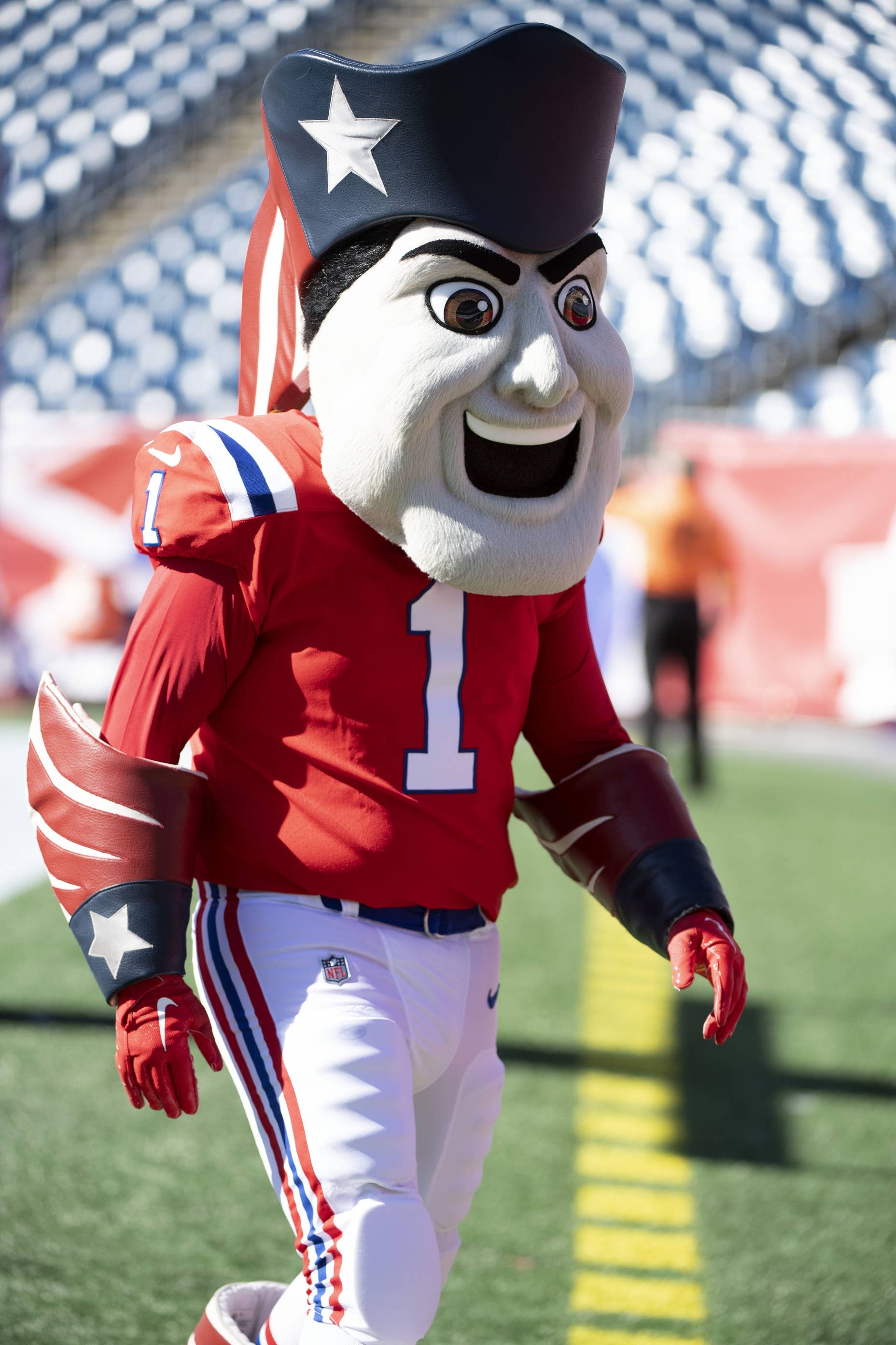 Patriots ‘Pat Patriot’ throwback uniform makes Monday Night Football ...