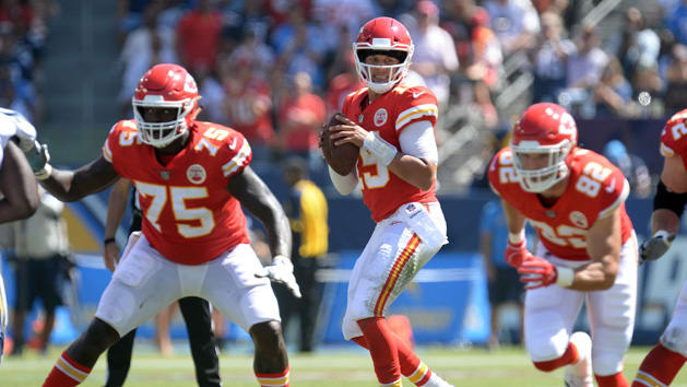 Chiefs' Patrick Mahomes Suffers Injury During Loss To Chargers - Lindys ...