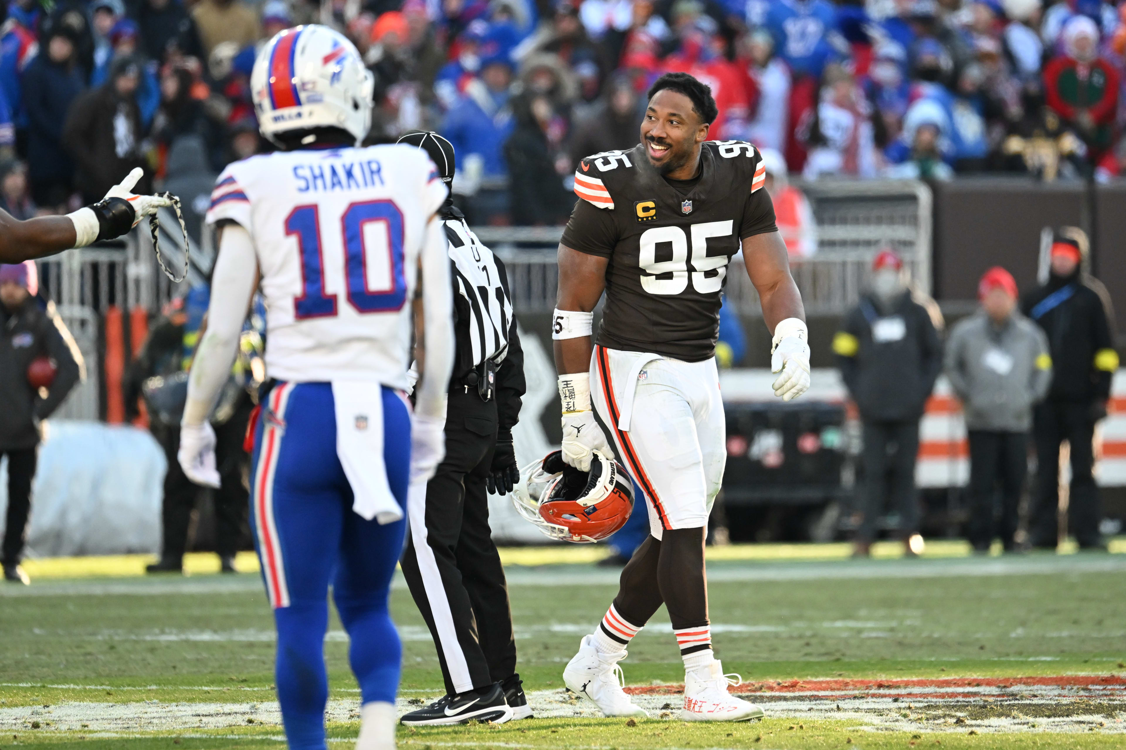 Myles Garrett’s Aaron Rodgers Message With NFL History Near - Lindys Sports